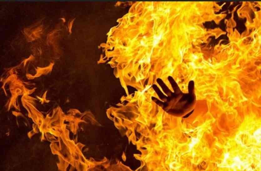 VIJAY UPADHYAY - Woman immolates self with two minor children in Panna