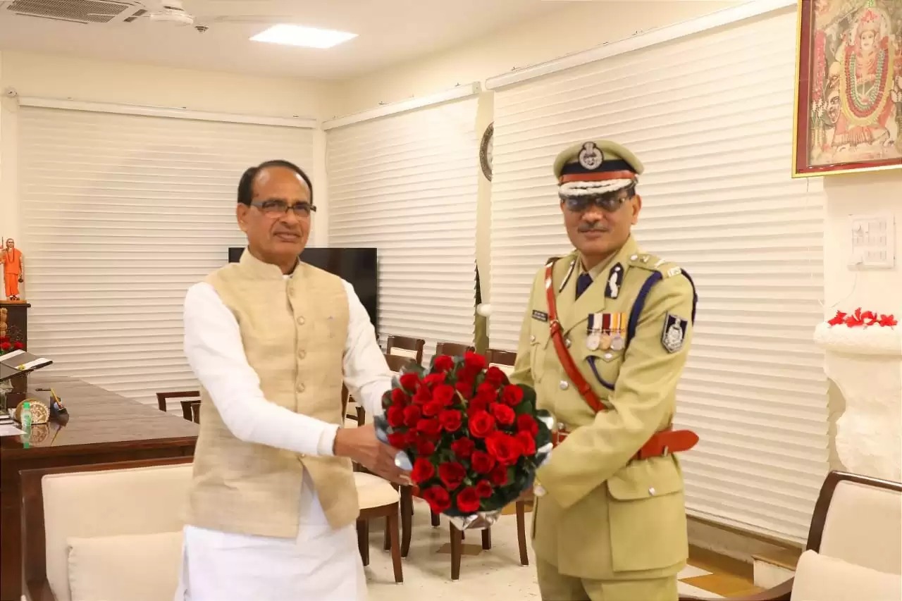 VIJAY UPADHYAY - IPS Sudhir Kumar Saxena appointed as new MP DG
