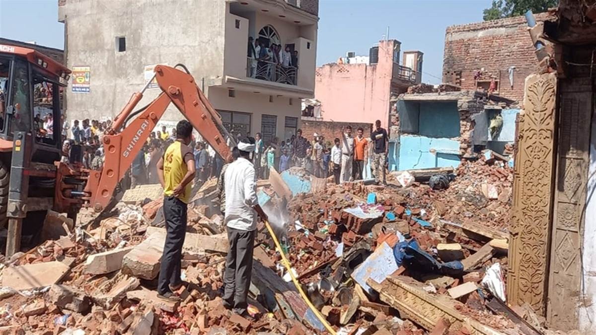 VIJAY UPADHYAY - Four killed, 7 injured in illegal firecracker factory ...