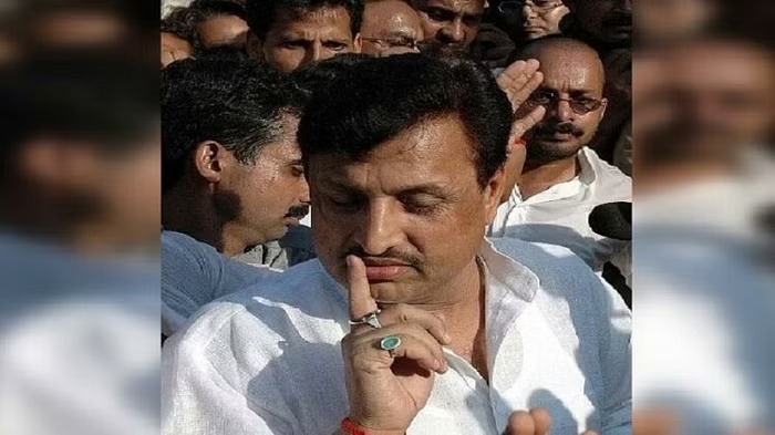 Vijay Upadhyay Ex Up Minister Amarmani Tripathi His Wife Serving