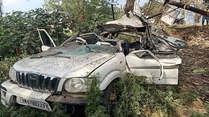 VIJAY UPADHYAY - Dehradun's Yash Rastogi's SUV collides with a Pole in ...