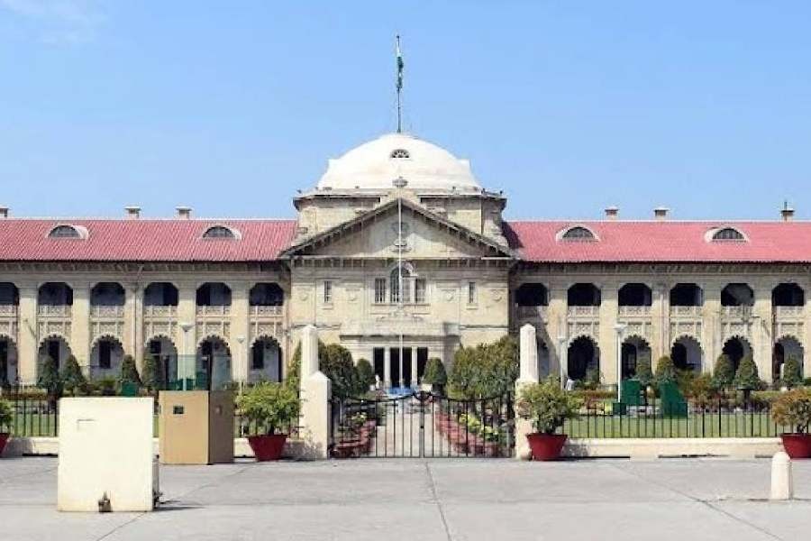 VIJAY UPADHYAY - Agra Police Commissioner apologized to the court for ...