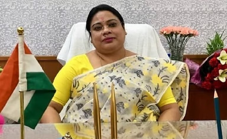 VIJAY UPADHYAY -Major admin reshuffle in Delhi: IAS Officer Madhu Rani ...