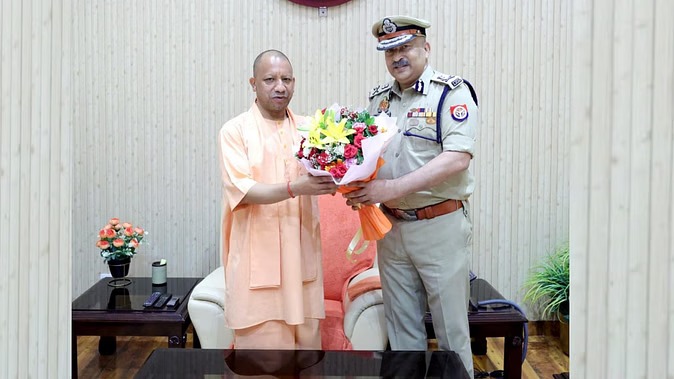 VIJAY UPADHYAY - New UP DGP Rajeev Krishna meets Chief Minister Yogi ...